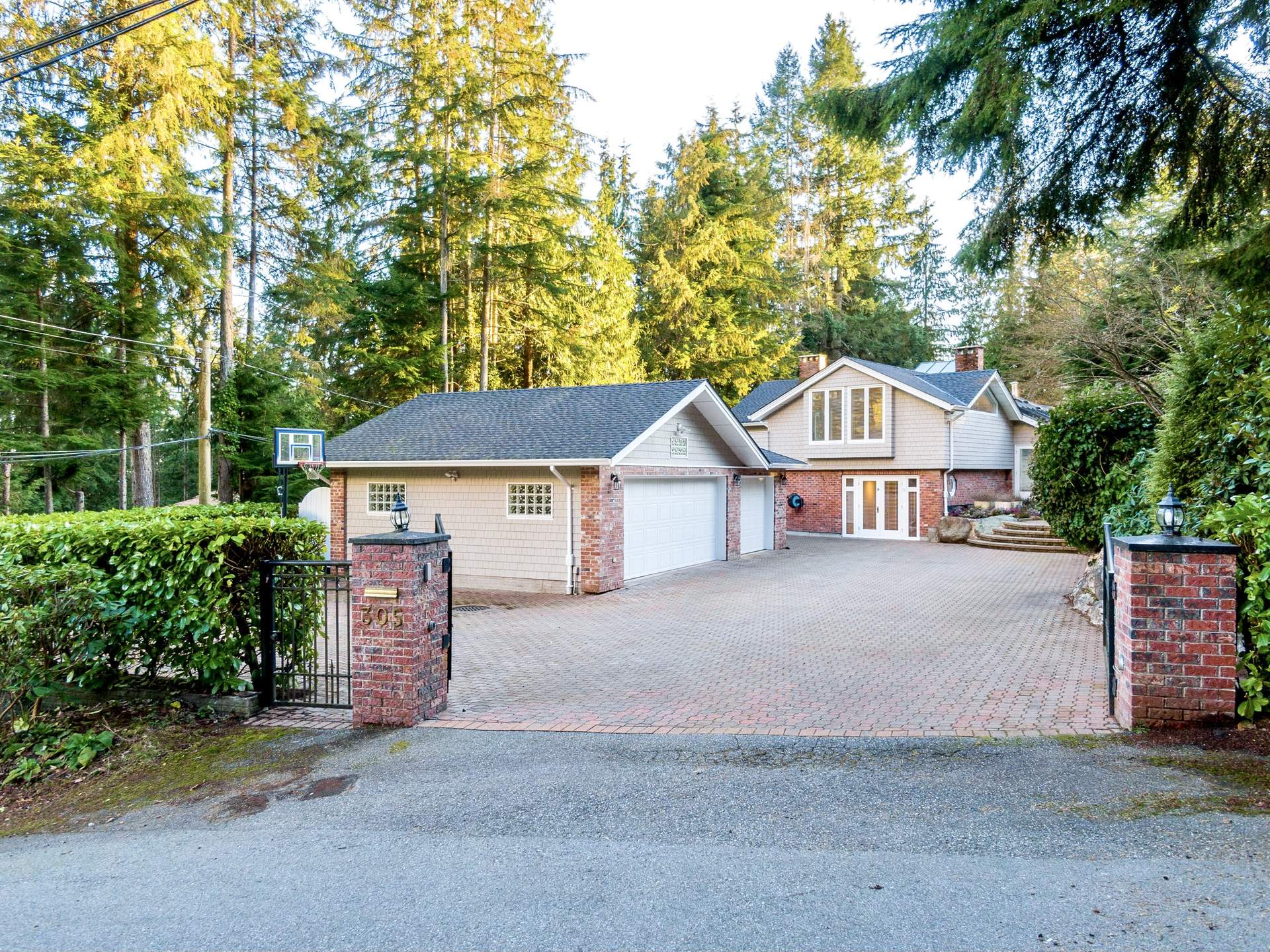 305 Stevens Drive - West Vancouver Homes and Real Estate - BC, Canada
