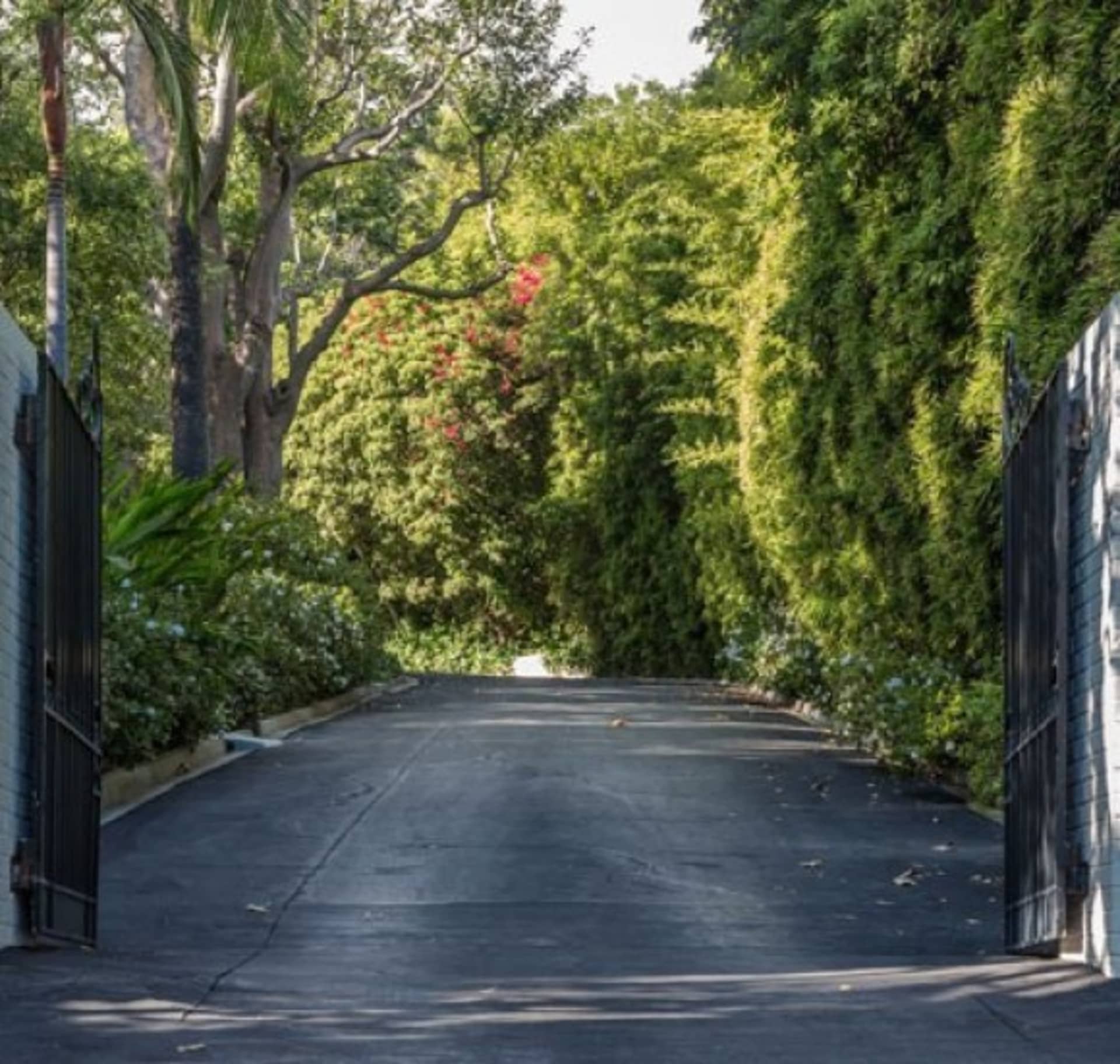 6 Ways You’ll Live Like Royalty at William H. Doheny’s Bel Air Estate ...