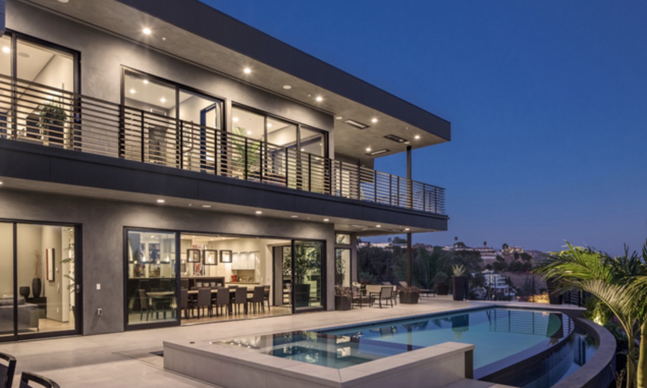 2541 Carman Crest DR - Ernie Carswell & Associates