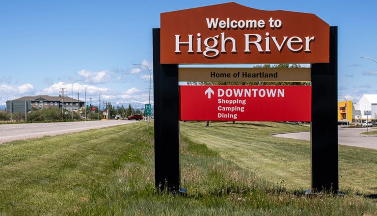 9 Towns Near Calgary: Affordable Municipalities to Live In