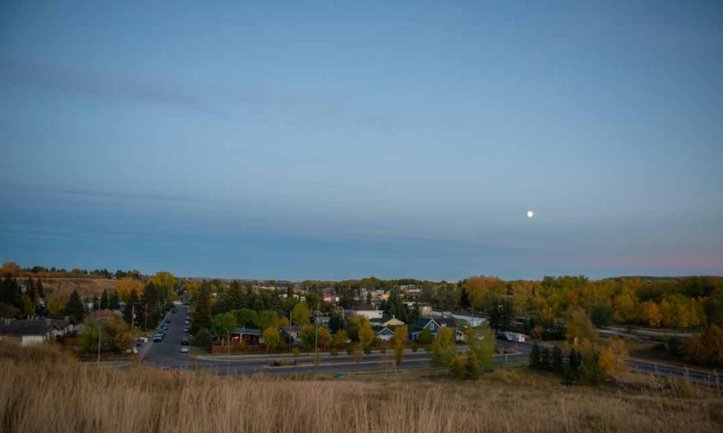 9 Towns Near Calgary: Affordable Municipalities to Live In